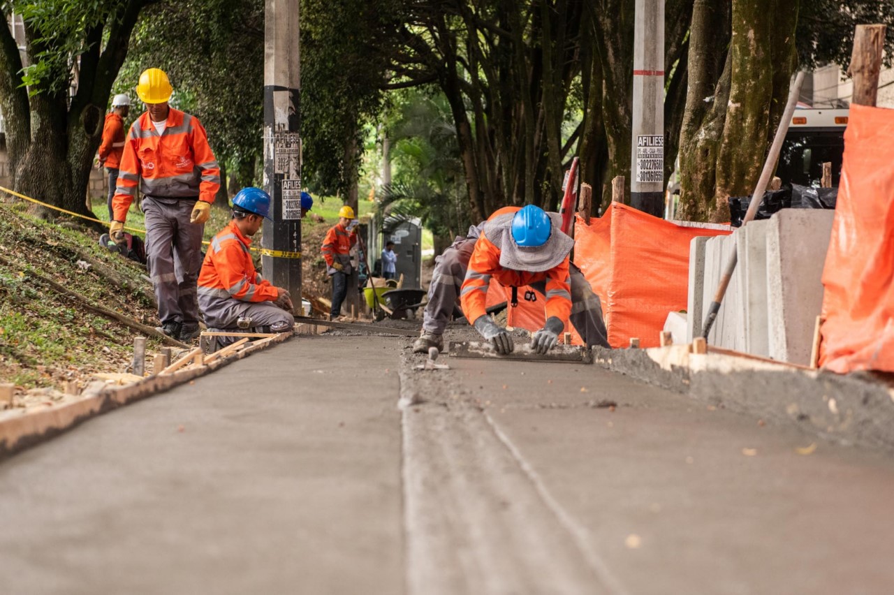 [VIDEO] Medellín ha construido 18.800 metros lineales de andenes