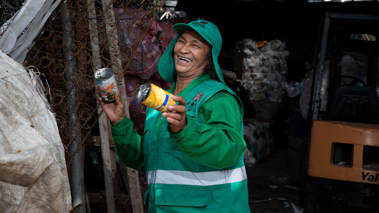 Recicladores de Medellín reciben acompañamiento y capacitación para ...