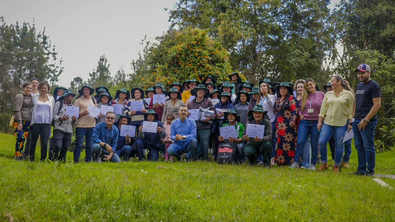 [VIDEO] 50 productores rurales de Santa Elena recibirán ayuda para ...