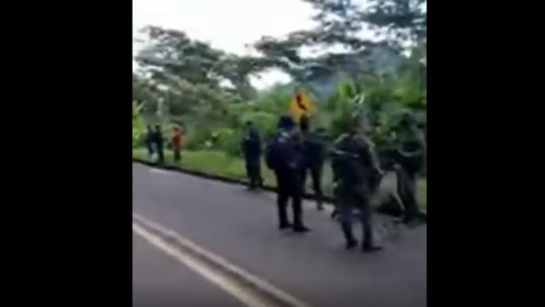 VIDEO. 23 uniformados están retenidos por la comunidad de Tadó, Chocó