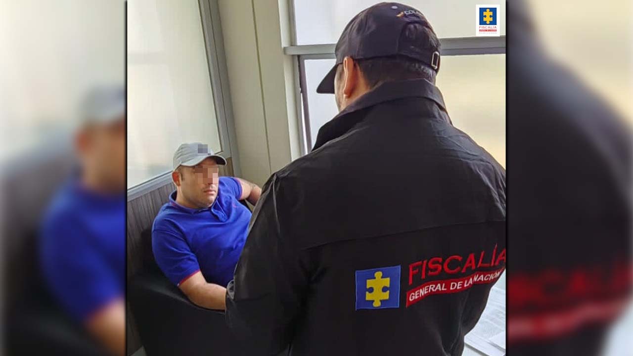 VIDEO: Tres policías fueron judicializados por quedarse con 44 kilos de ...