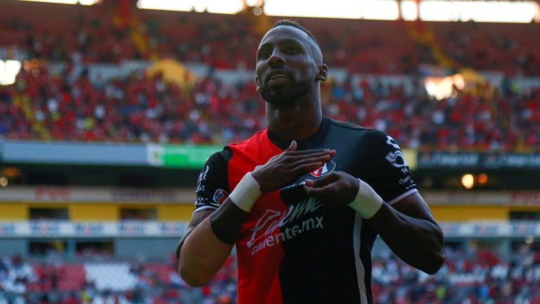 El colombiano Julián Quiñones es presentado como nuevo refuerzo de ...