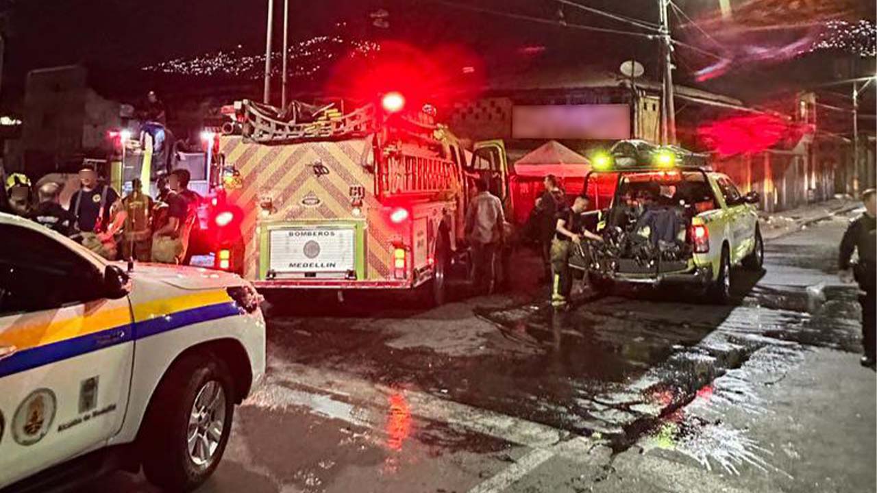 Fotos Cuatro Niveles De Un Local De Reciclaje Se Incendiaron Esta
