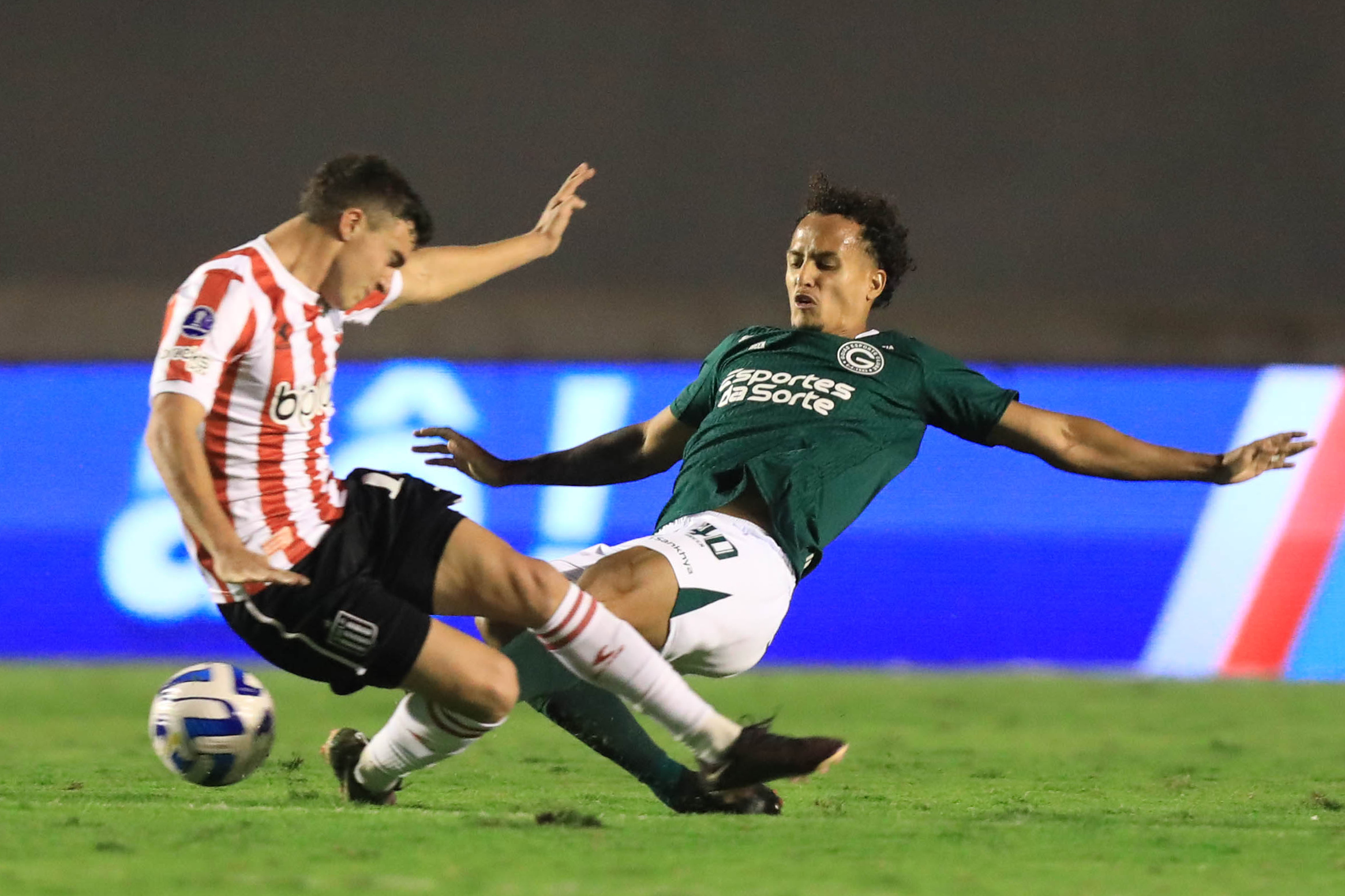 0-2. Estudiantes se perfila como favorito al título con su ...