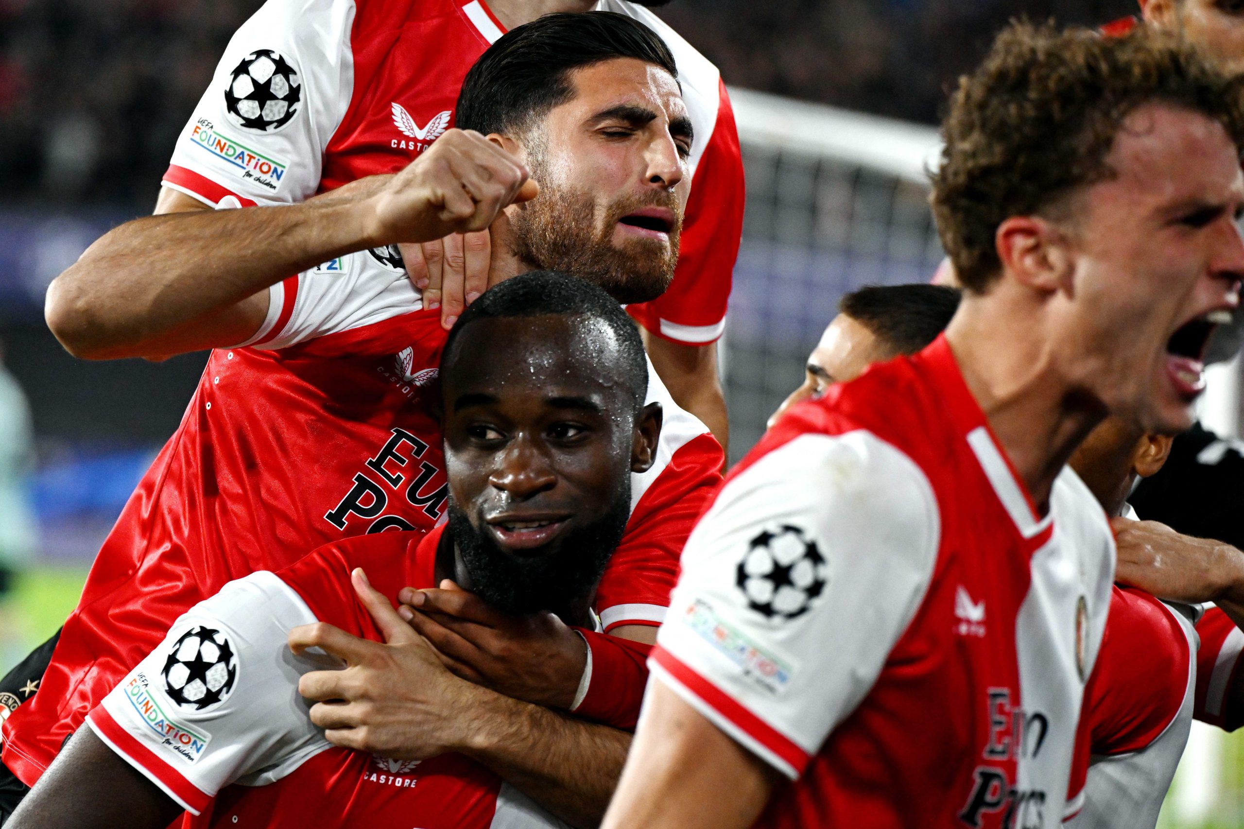2-0. El Feyenoord se aprovecha de la candidez del Celtic - Minuto30