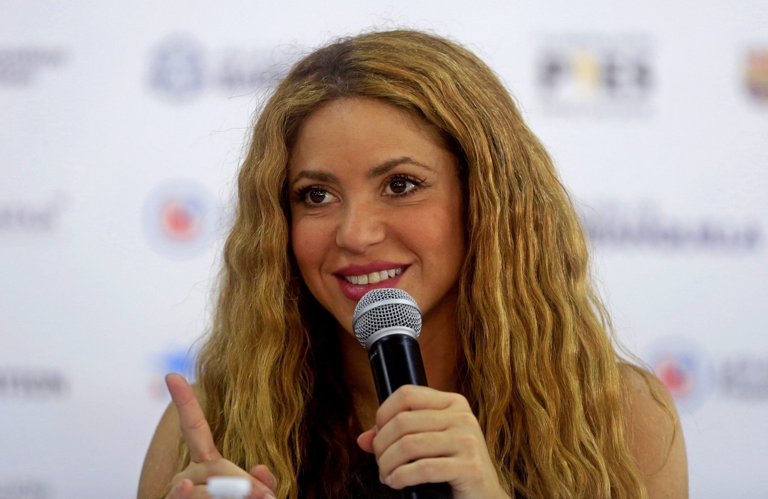 Shakira inaugura un colegio y dice sentirse "inspirada" aunque sin ...