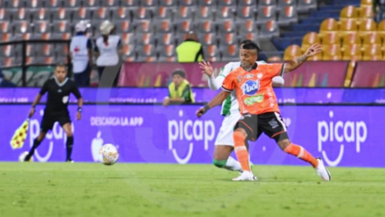 GALERÍA DE FOTOS. Primer tiempo: 1-0.Samuel Velásquez, con un potente ...