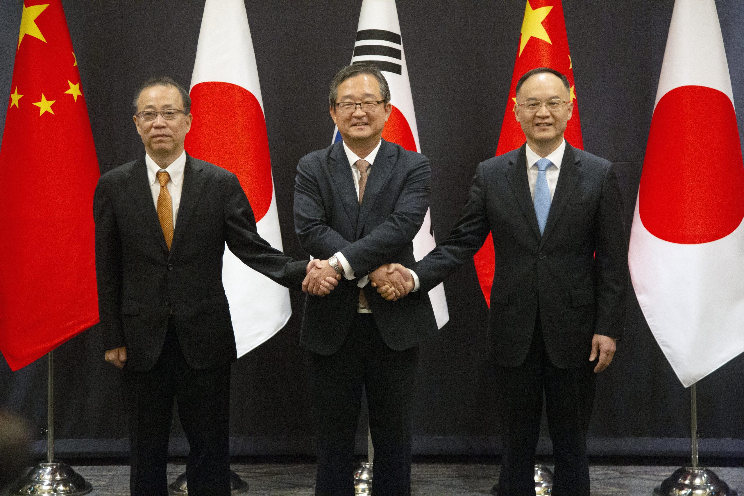 Corea del Sur, Japón y China acuerdan celebrar una cumbre trilateral ...