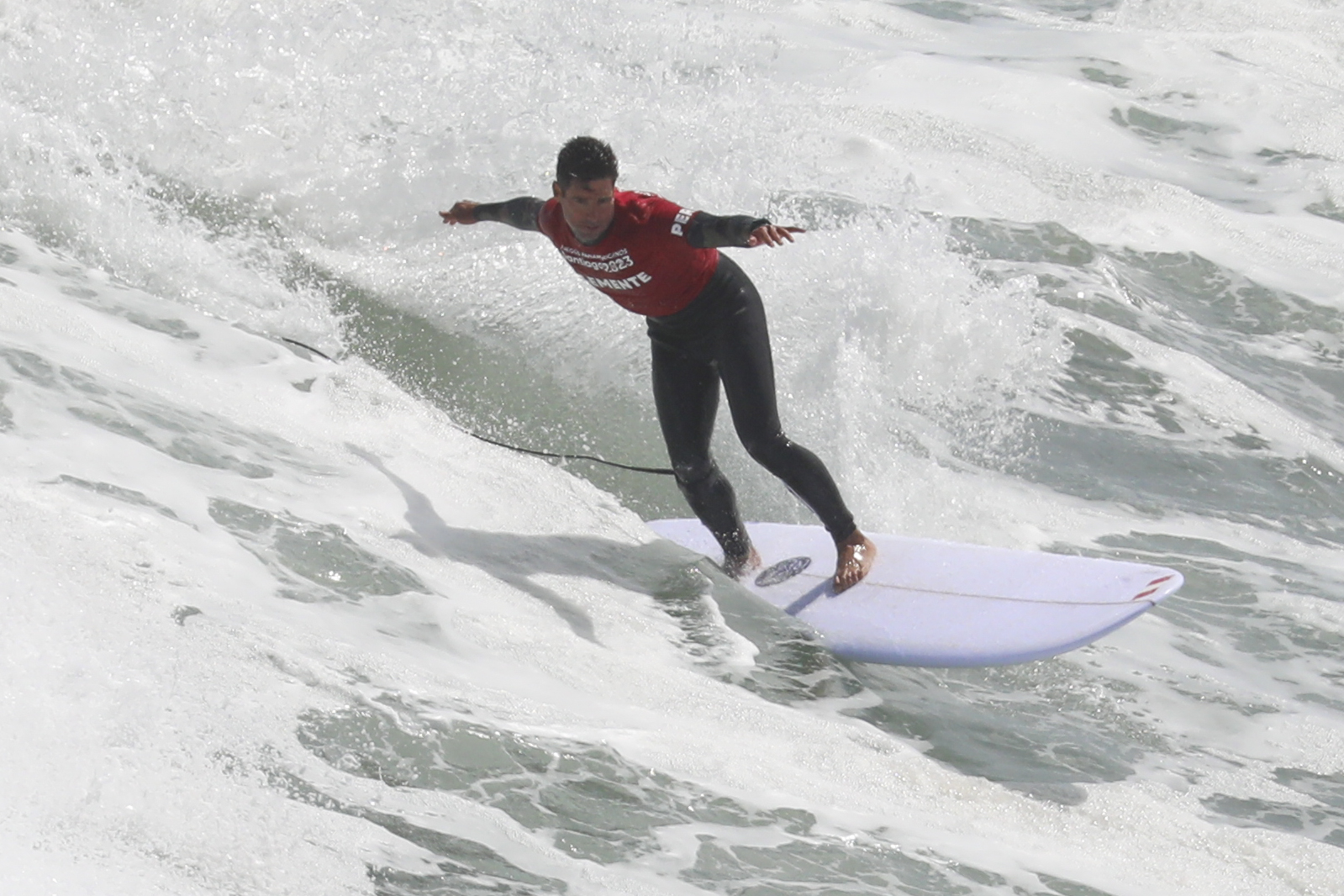Perú domina el surf, llega a siete oros y Clemente ravalida el título ...