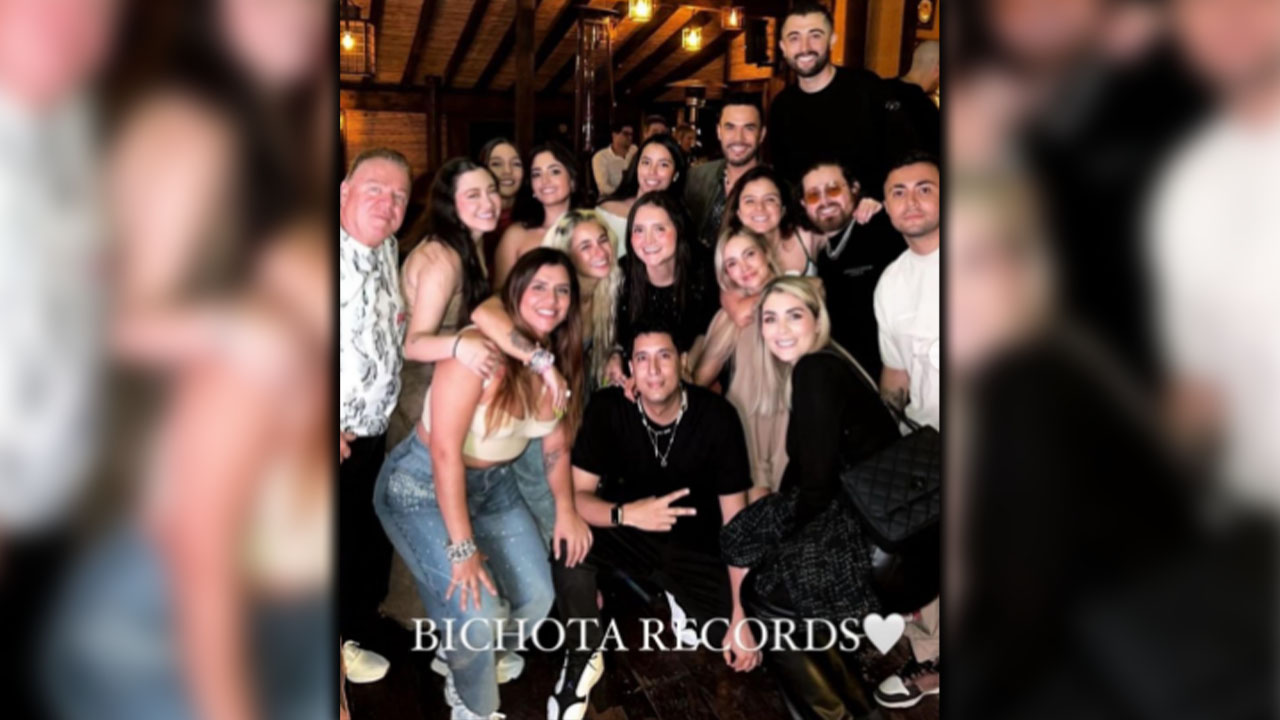 FOTOS: "Mera Fiesta de Navidad" y regalos para Team Karol G | Minuto30