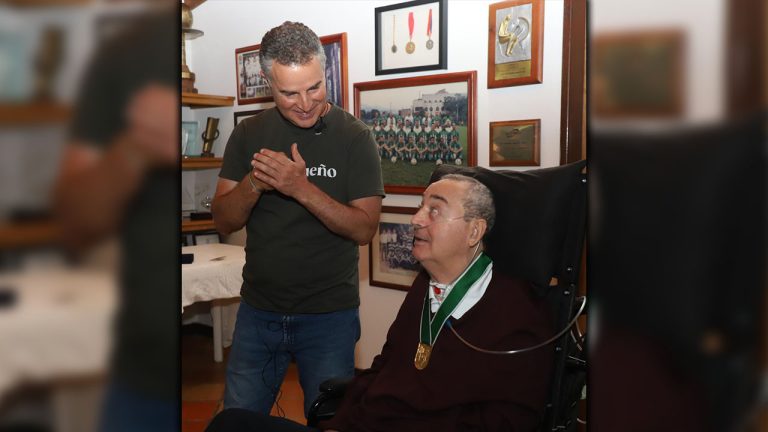 FOTOS Y VIDEO. El 'profe' Luis Fernando Montoya recibió el Escudo de ...