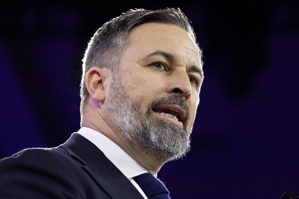 Abascal abraza el eslogan de Trump en EE.UU.: "hacer a España grande de ...