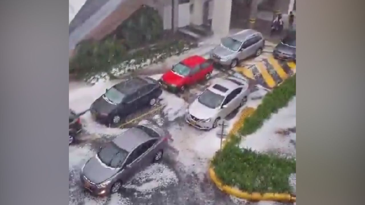 Graves inundaciones en centro comercial de Bogotá tras fuertes lluvias ...