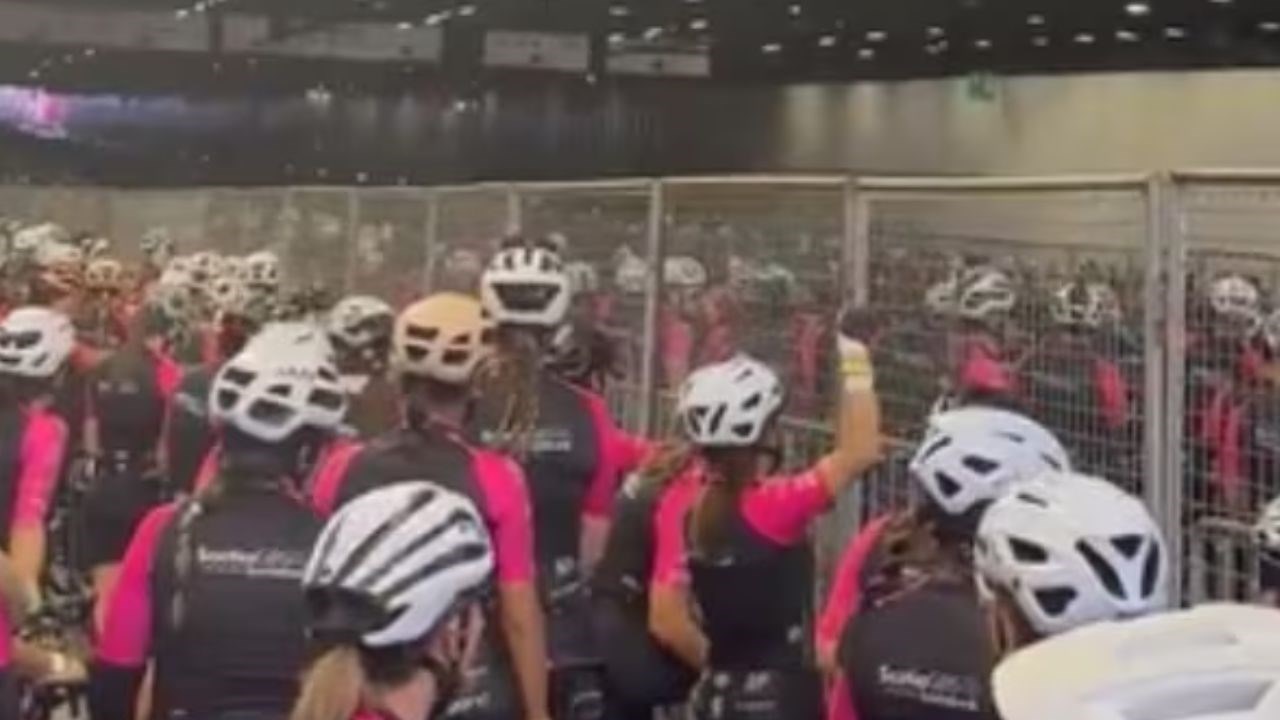 En la emotiva despedida de Urán, once mil ciclistas gritaron “Fuera ...