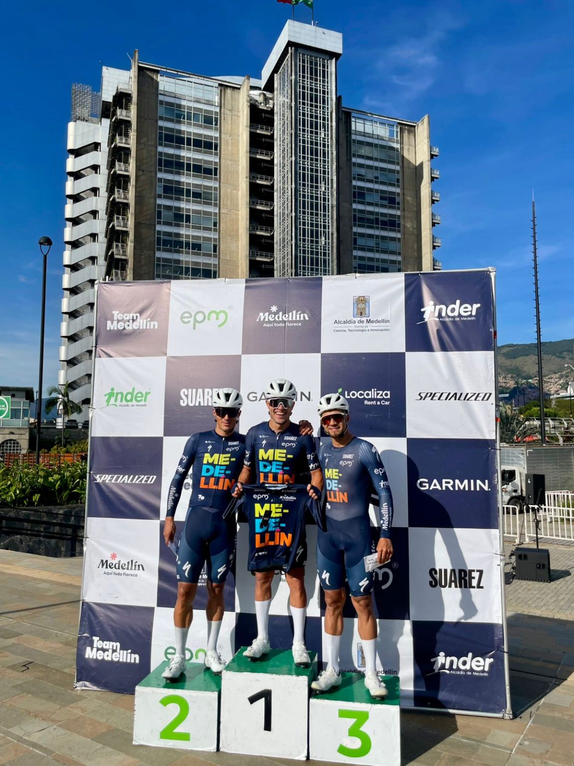 ¡Dominio total y adrenalina pura! Team Medellín EPM y Sistecrédito se ...